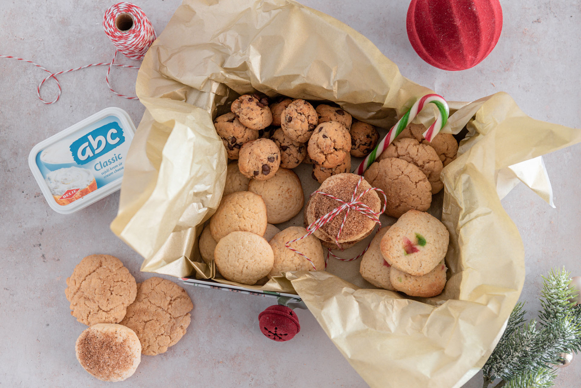 Kutija s keksićima — ABC sir